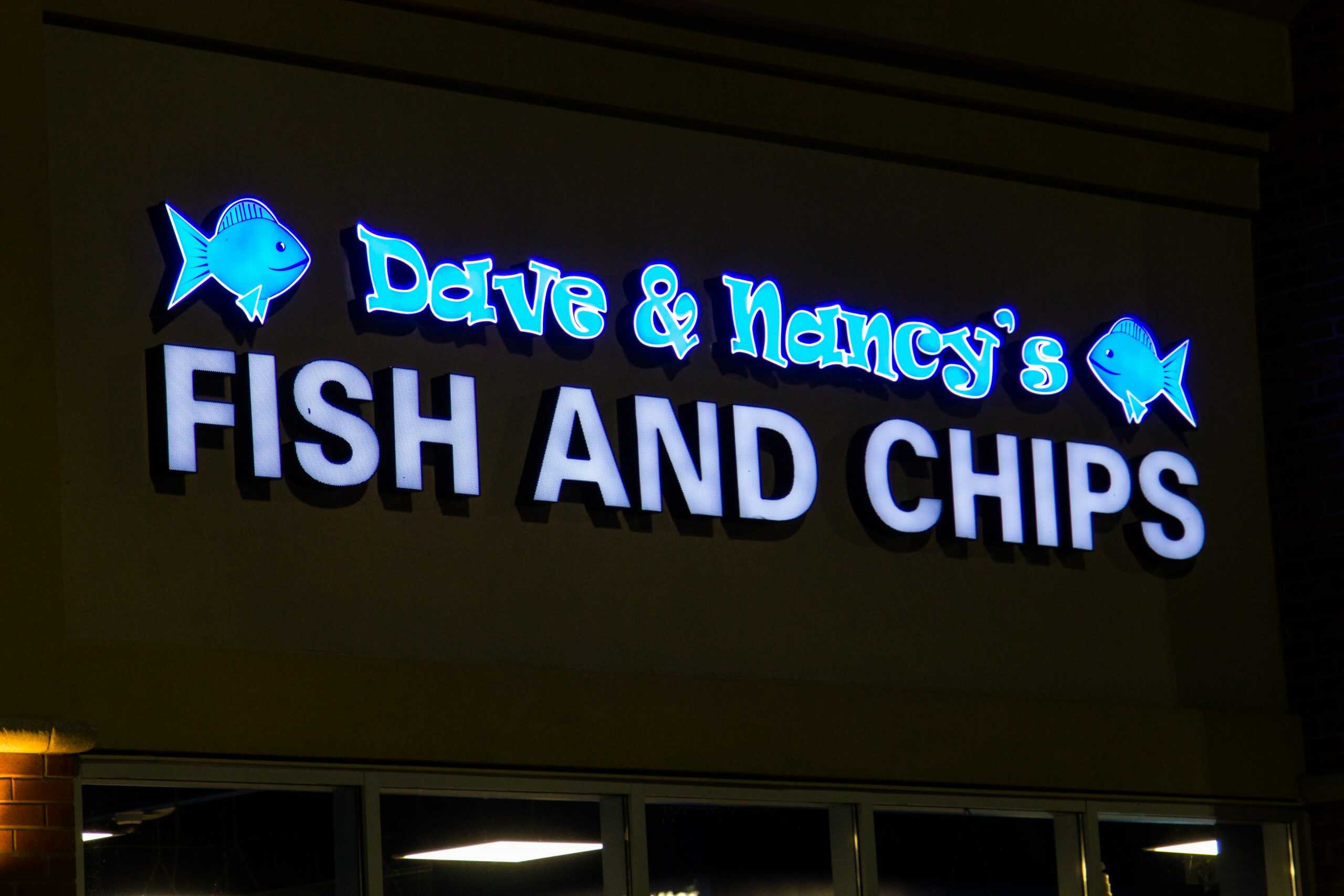5 Reasons to Choose Illuminated Signs for Your Business - Fornez
